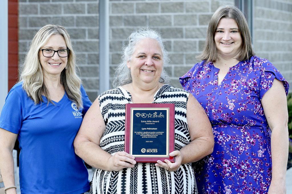 Lynn Palmateer honored with 2023 Extra Mile Award – Capital Region BOCES