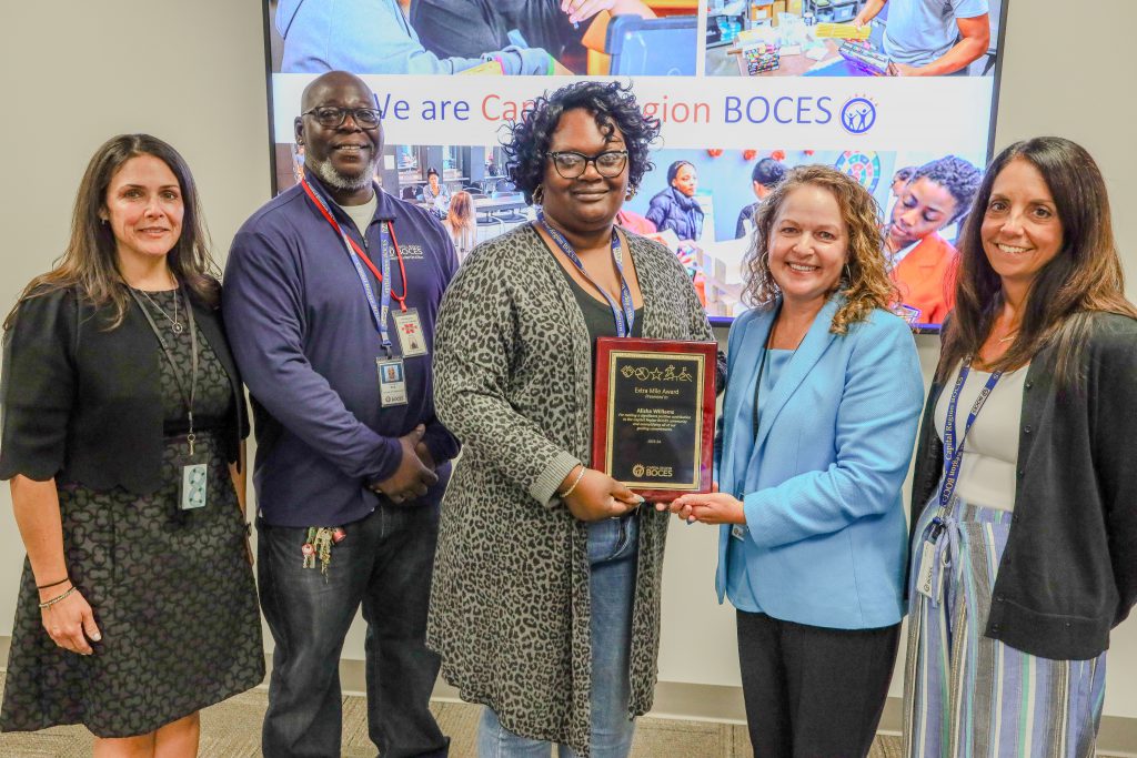 Alisha Williams honored with 2024 Extra Mile Award – Capital Region BOCES